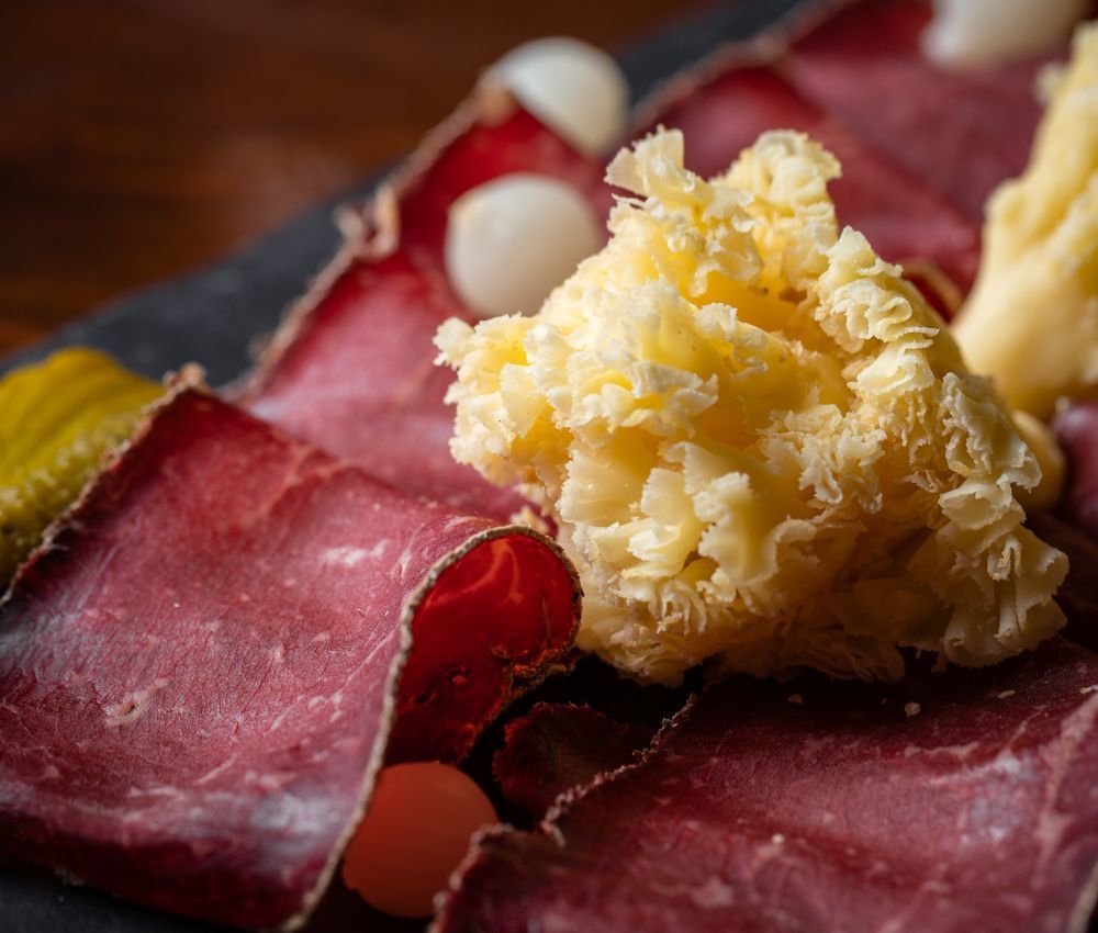 Edelweiss Restaurant - Enjoy the best fondues and raclettes in Geneva