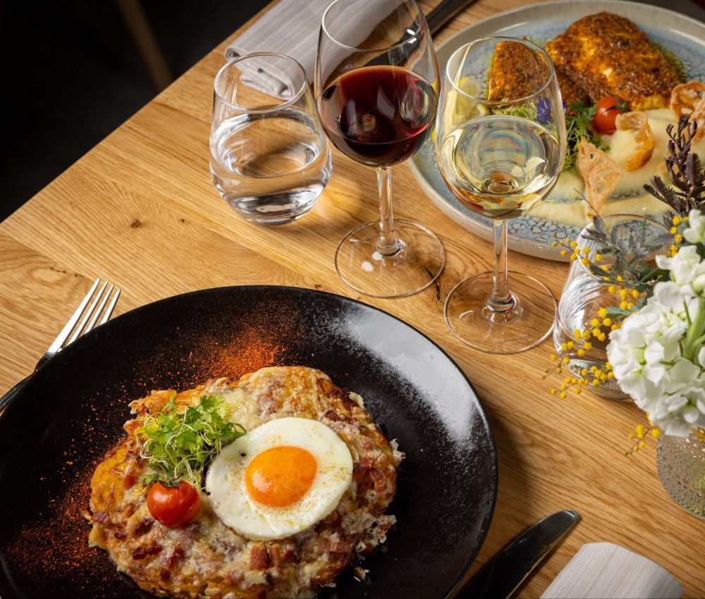 Edelweiss Restaurant - Enjoy the best fondues and raclettes in Geneva