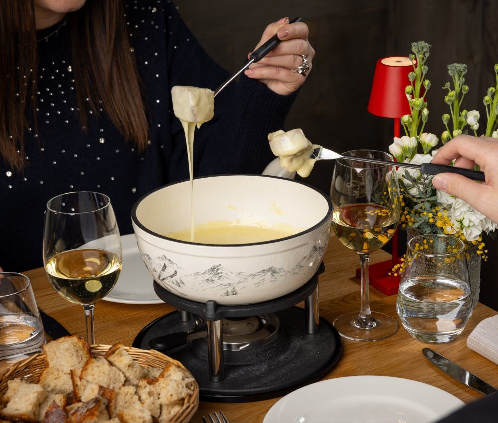 Edelweiss Restaurant - Enjoy the best fondues and raclettes in Geneva