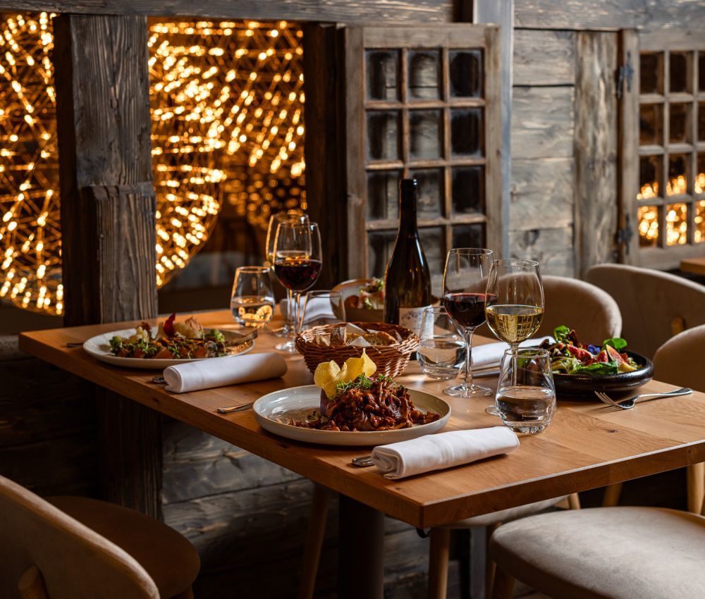 Edelweiss Restaurant - Enjoy the best fondues and raclettes in Geneva